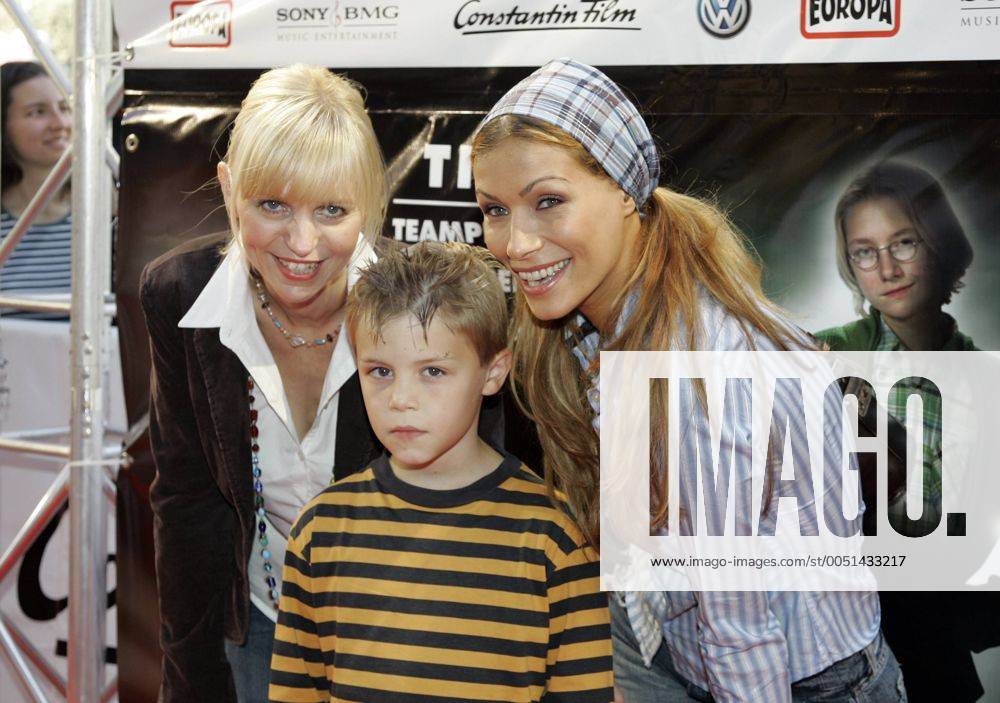 Regine Helmer (li., GER Ex-Ehefrau Thomas Helmer) mit Sohn David Helmer ...