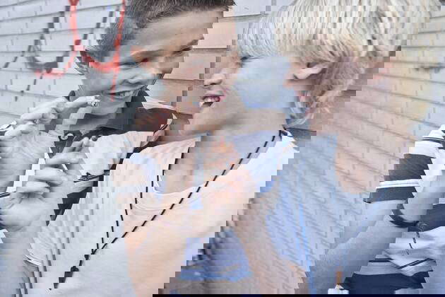 Rauchende Kinder Fotos | IMAGO