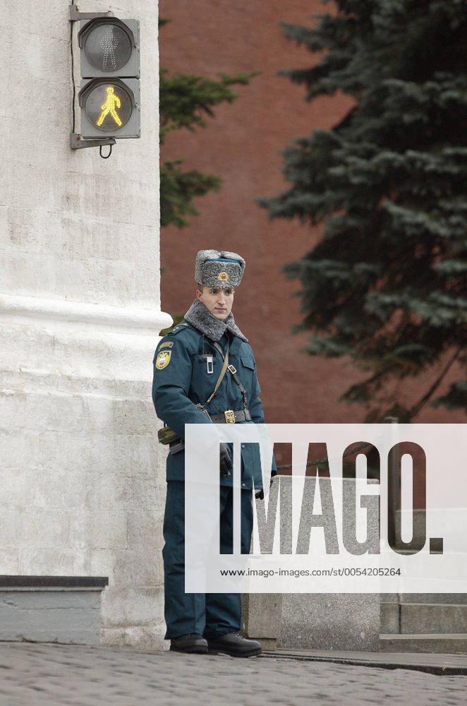 ITAR-TASS 42: MOSCOW, RUSSIA. NOVEMBER 11. Officer of the Federal ...