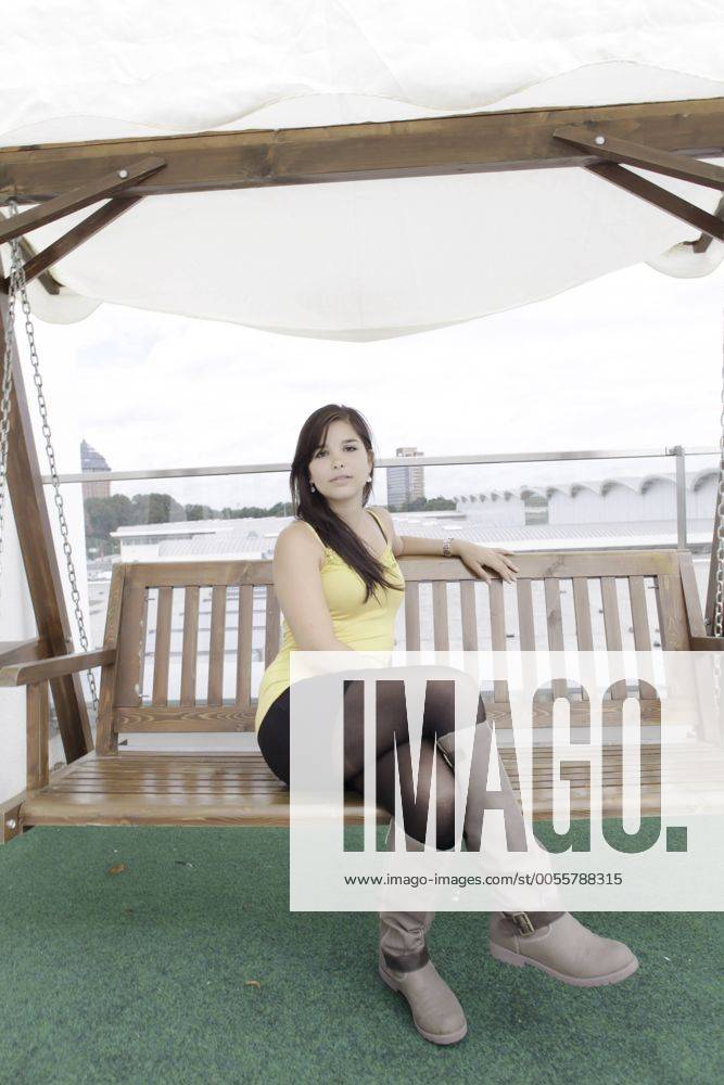 Annika Preil spielt Anna Fotoshooting zur KIKA-Serie - Fluch des Falken ...