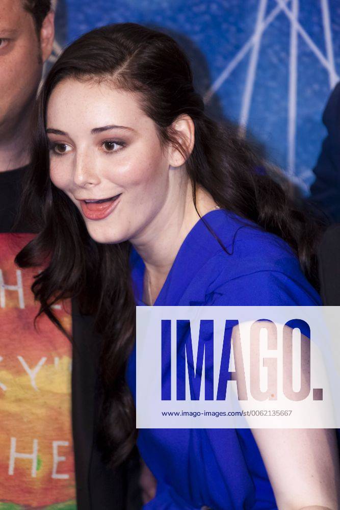 Maria Ehrich Saphirblau