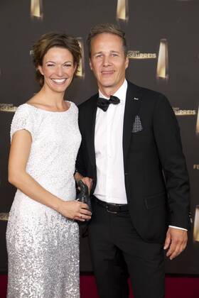 Anna PLANKEN, Moderatorin, und Jens GIDEON, Roter Teppich, Red Carpet ...