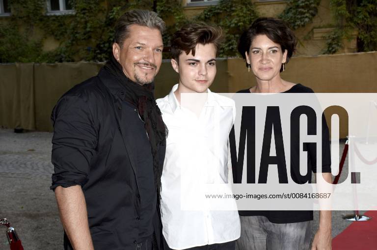 Hardy Krüger jr. mit Sohn Leon und Ehefrau Alice Rößler beim Audi ...