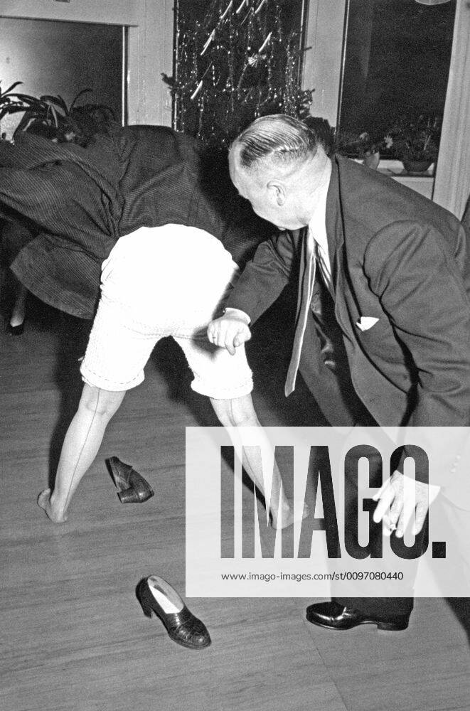 Eifersucht, Ehemann versohlt Frau den Hintern, 1950er Jahre ...