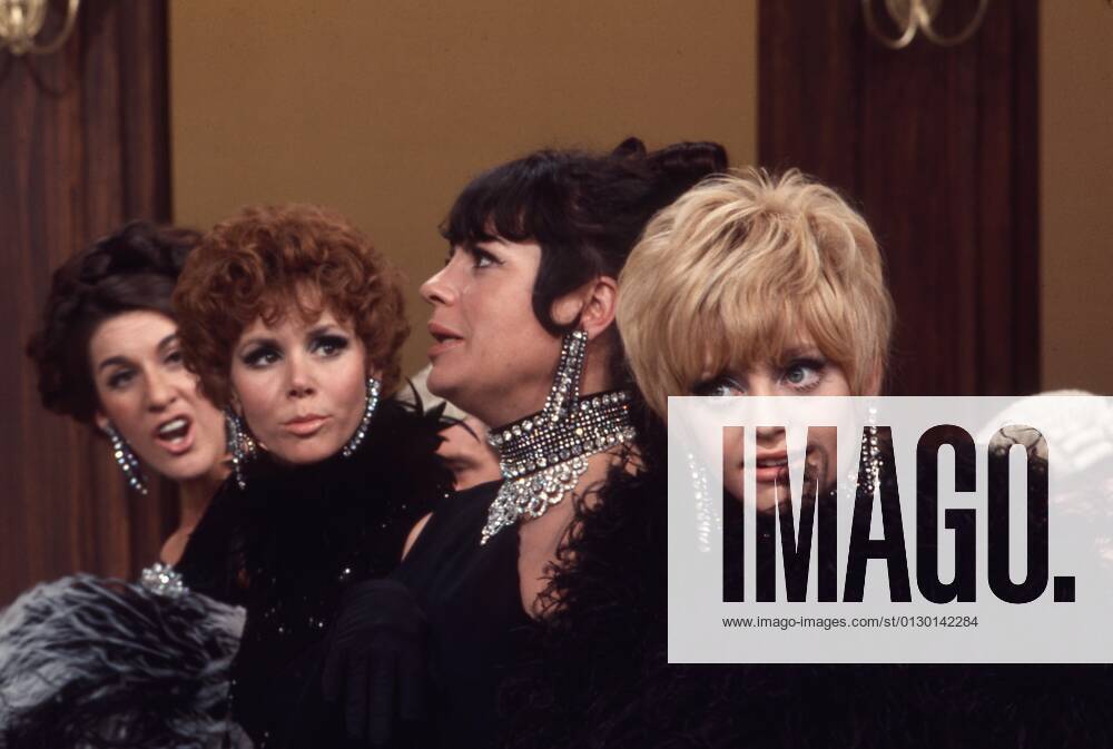 ROWAN & MARTIN S LAUGH-IN, Ruth Buzzi, Judy Carne, Jo Anne Worley ...