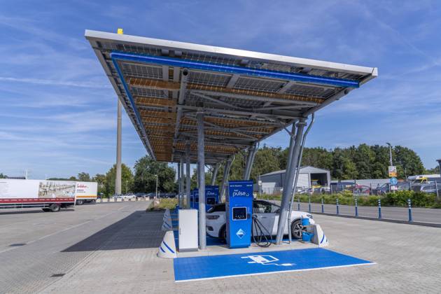 ARAL pulse E-Ladestation an der Autobahn A3, Anschlussstelle Rees, in ...