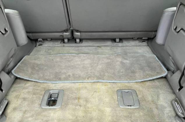 Number plate owned by comedy legend Jethro sells for a whopping £30 ...